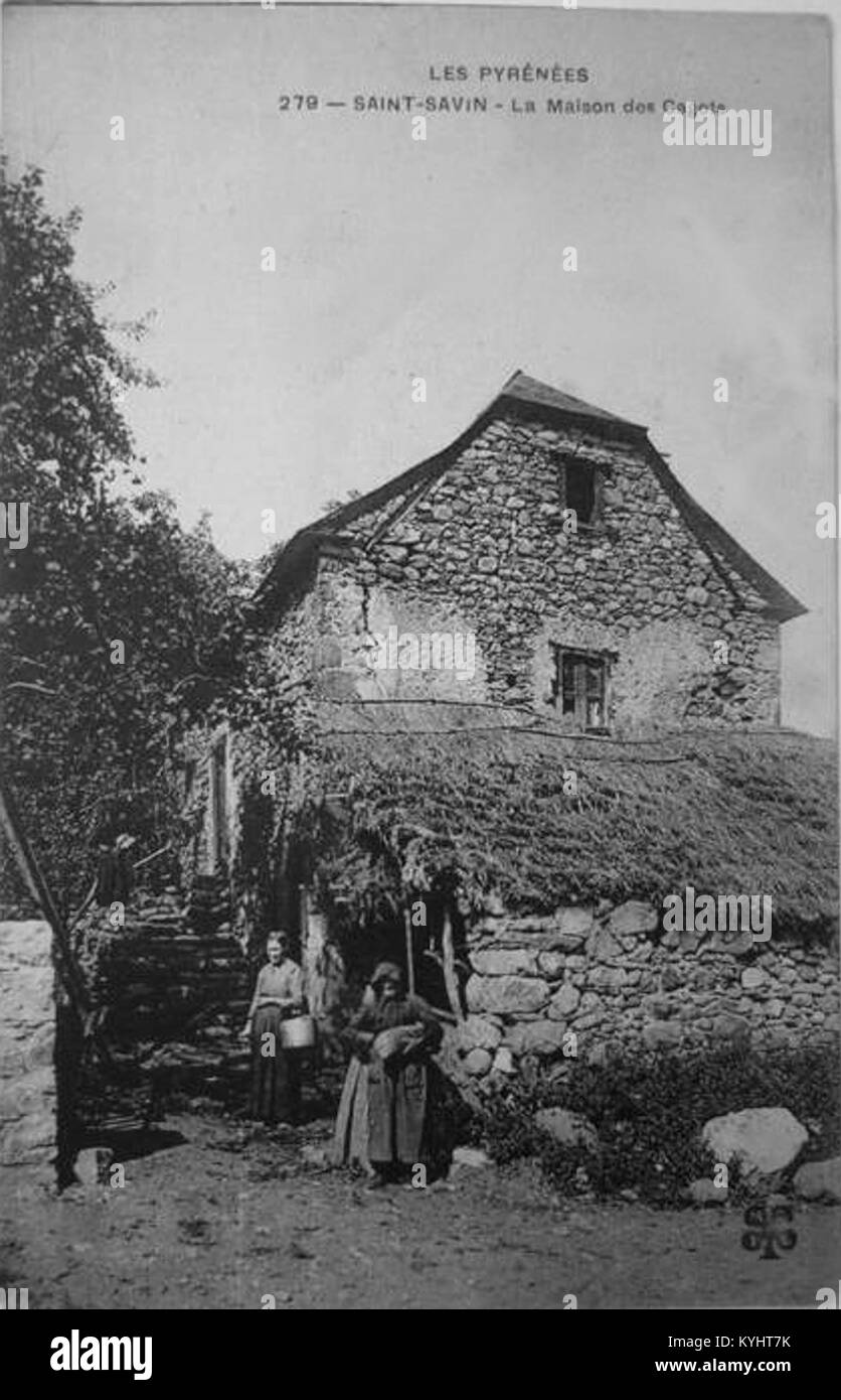 SAINT-SAVIN (Hautes-Pyrénées) La Maison des CAGOTS Stock Photo - Alamy