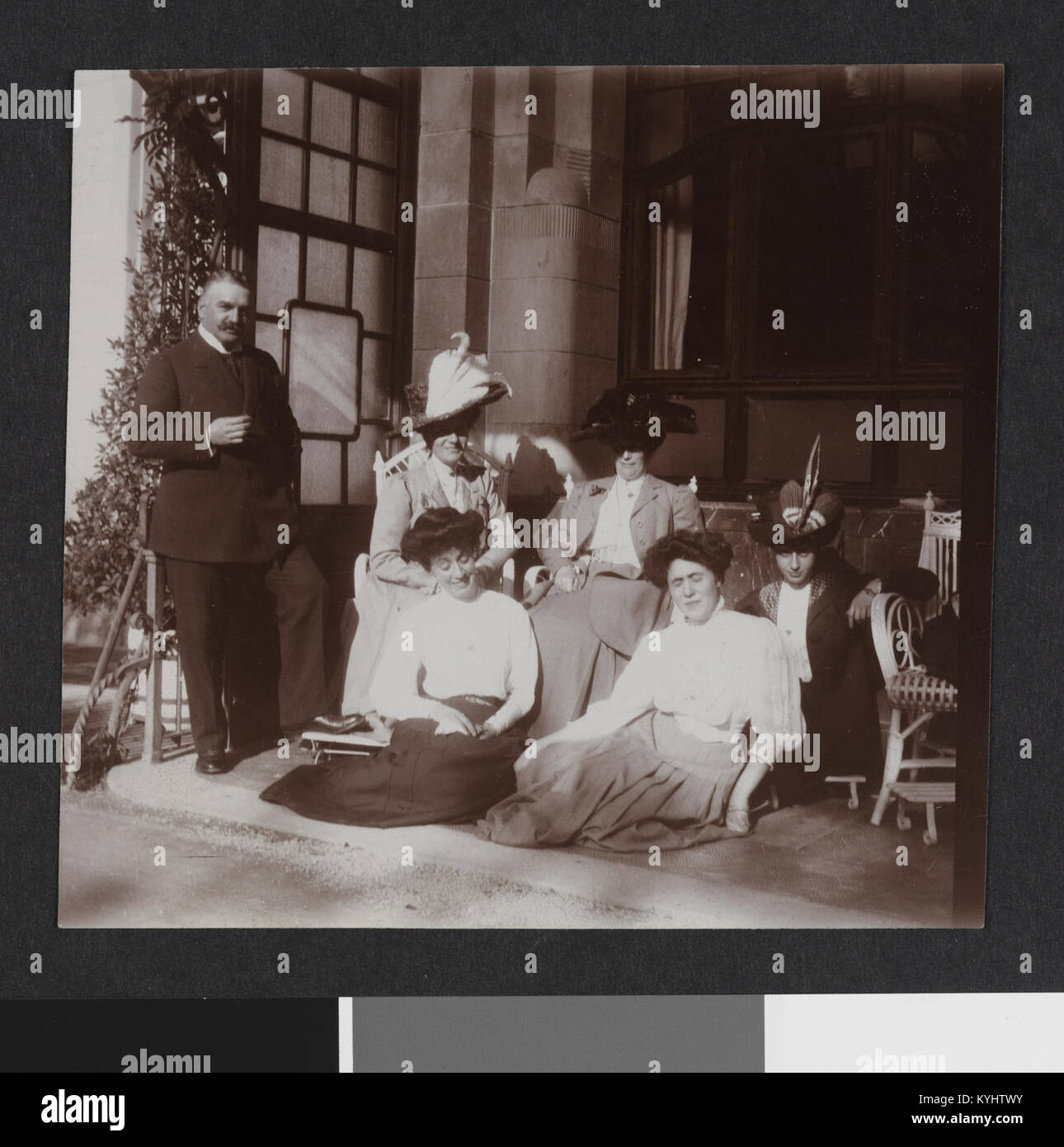 Sam Eyde og Ulla Eyde med gruppe i Lübeck - no-nb digifoto 20160421 ...