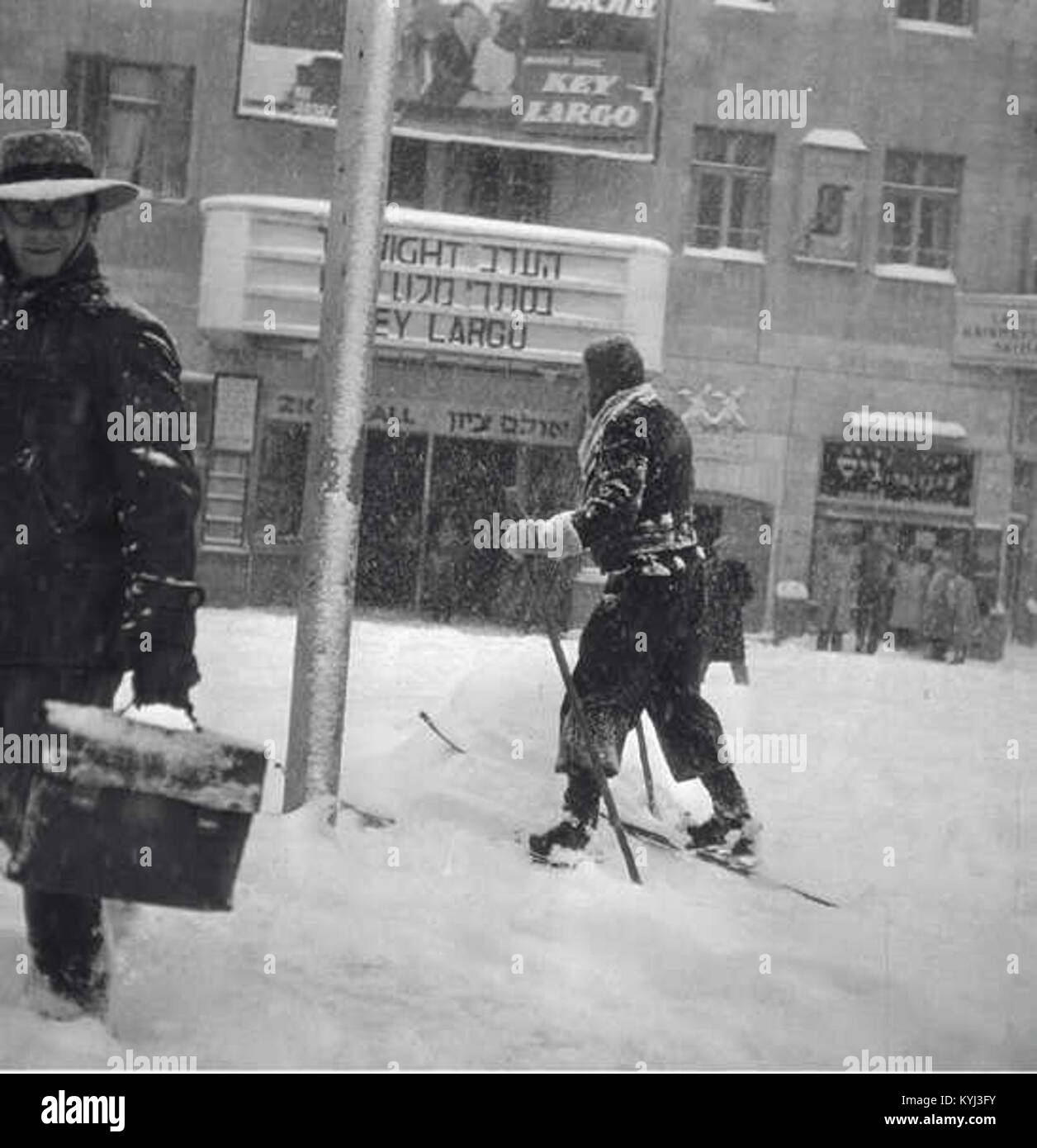 Snow 1947 hi-res stock photography and images - Alamy