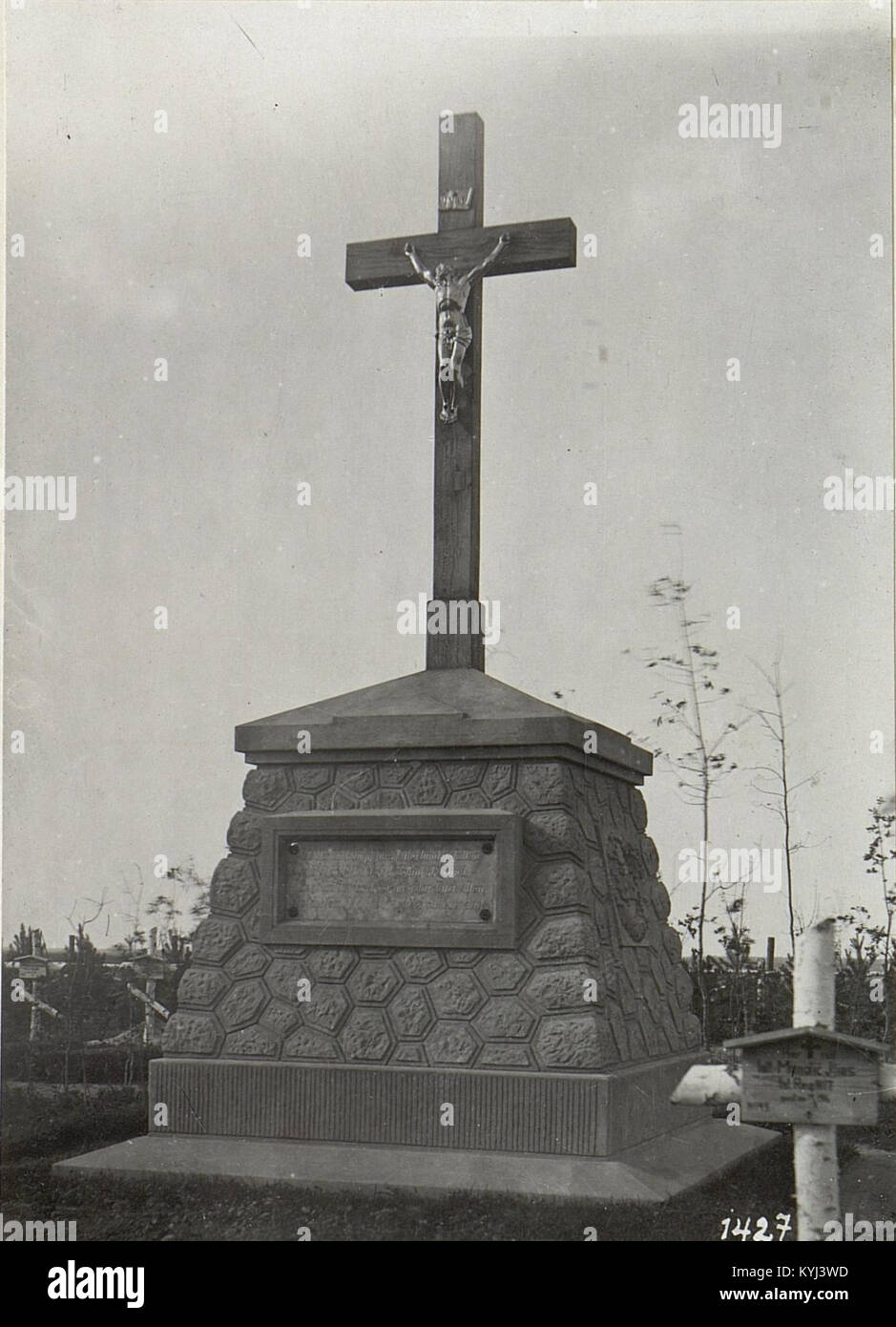 This image depicts soldiers' cemeteries, graves, and monuments at ...
