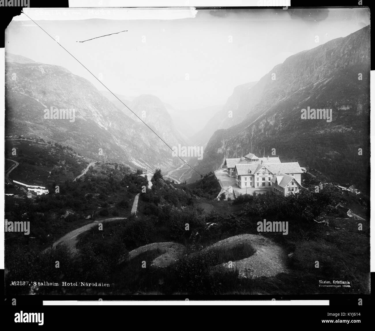 Naeroy valley and surrounding mountains Black and White Stock Photos ...