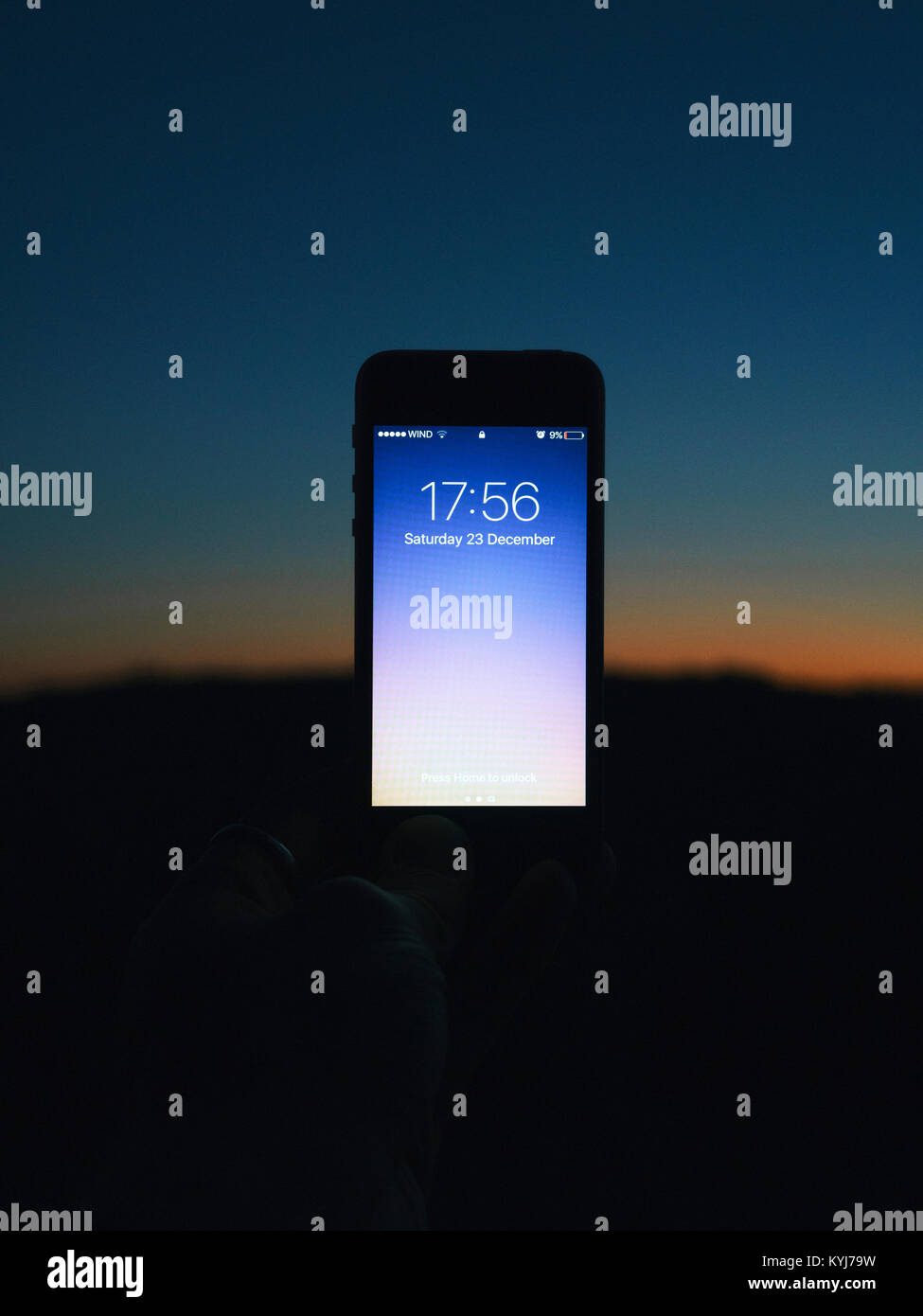 Iphone dark background hi-res stock photography and images - Alamy