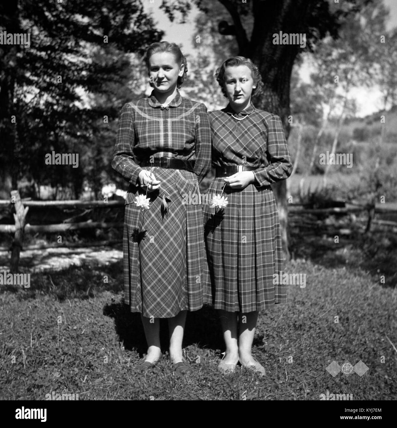 Figures dressed in clothing Black and White Stock Photos & Images - Alamy