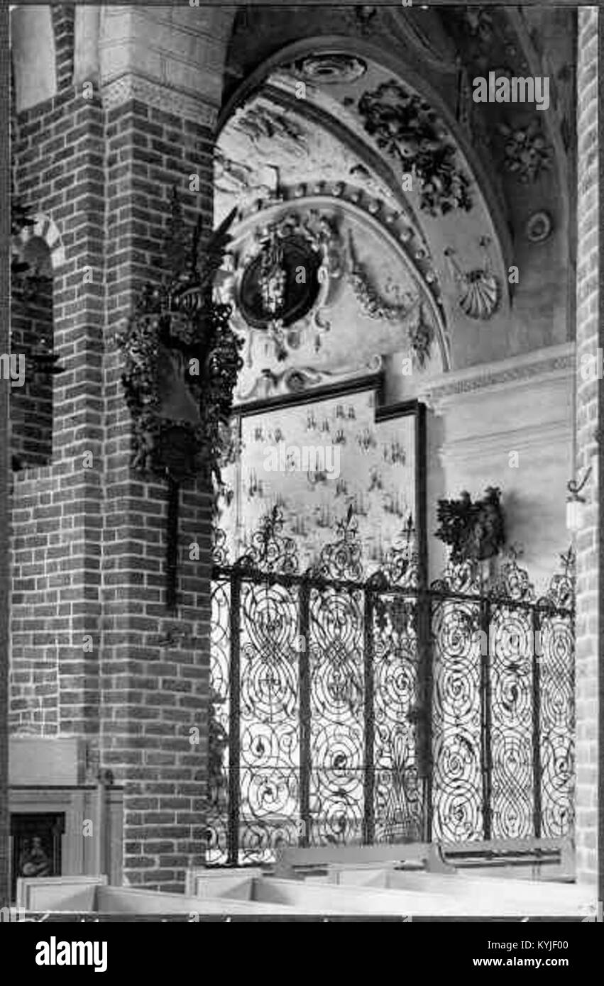 Gothic interior saint peter Black and White Stock Photos & Images - Alamy
