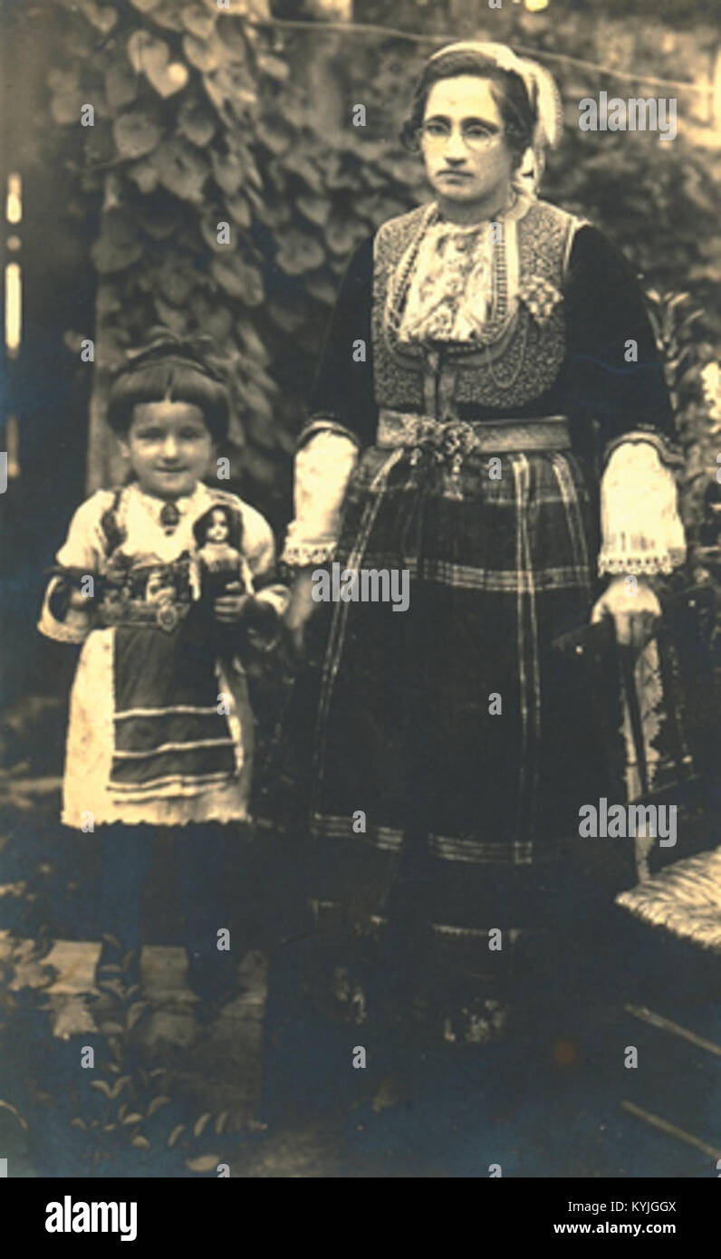 'Struska nosija vo 1920' is a historical photograph capturing a ...