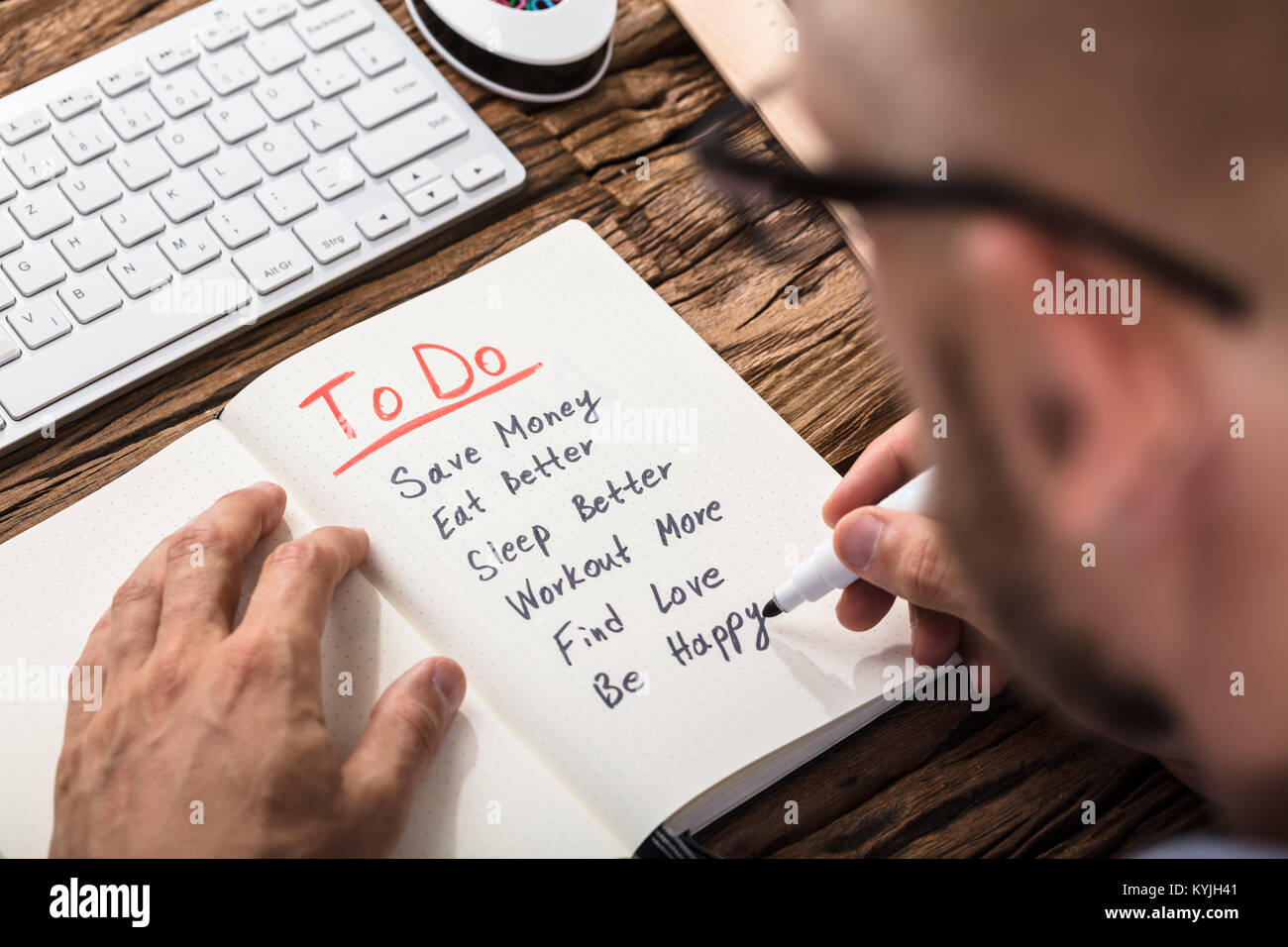 Check list in notebook hi-res stock photography and images - Alamy