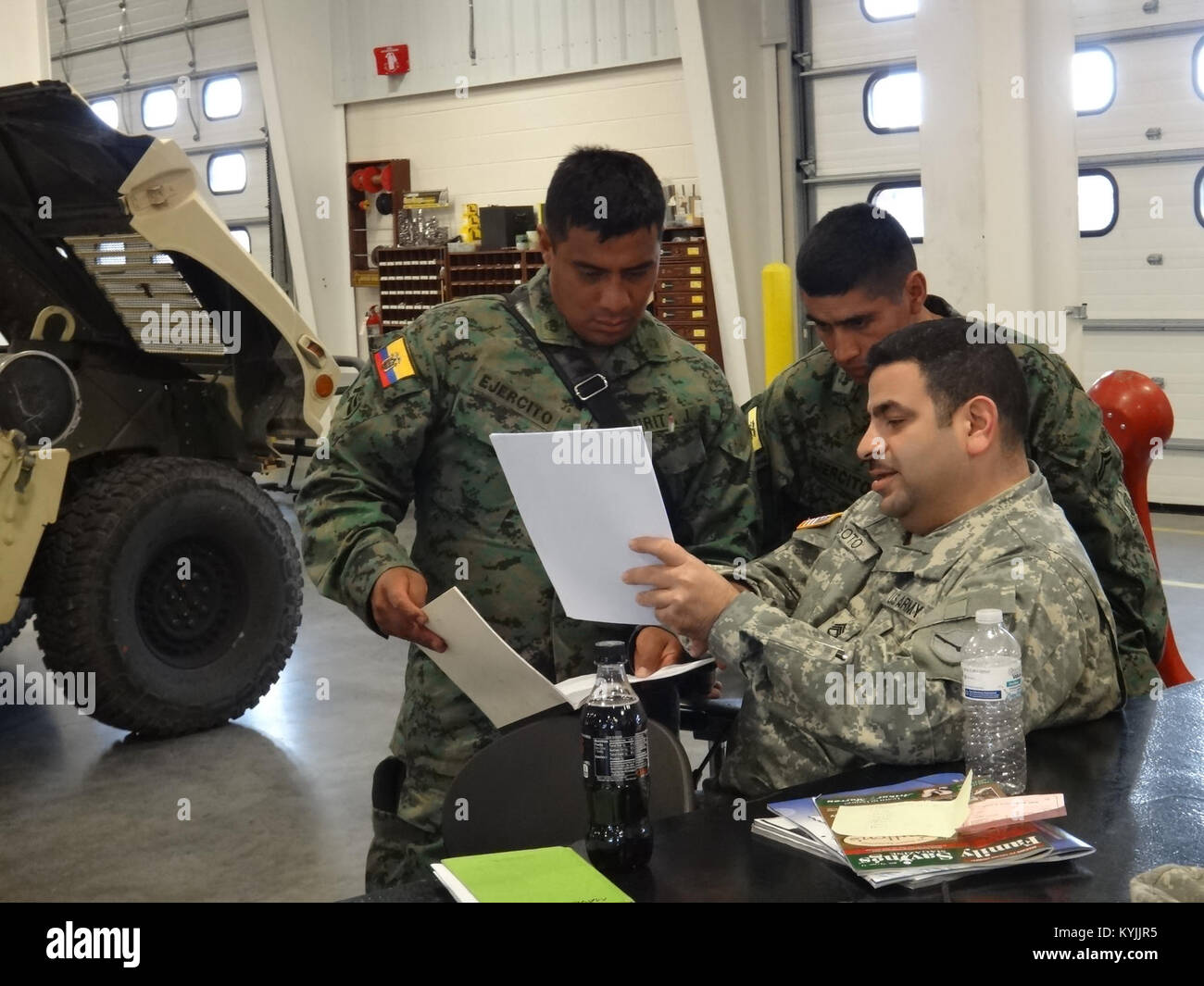 US military army National Guard maintainers Stock Photo - Alamy