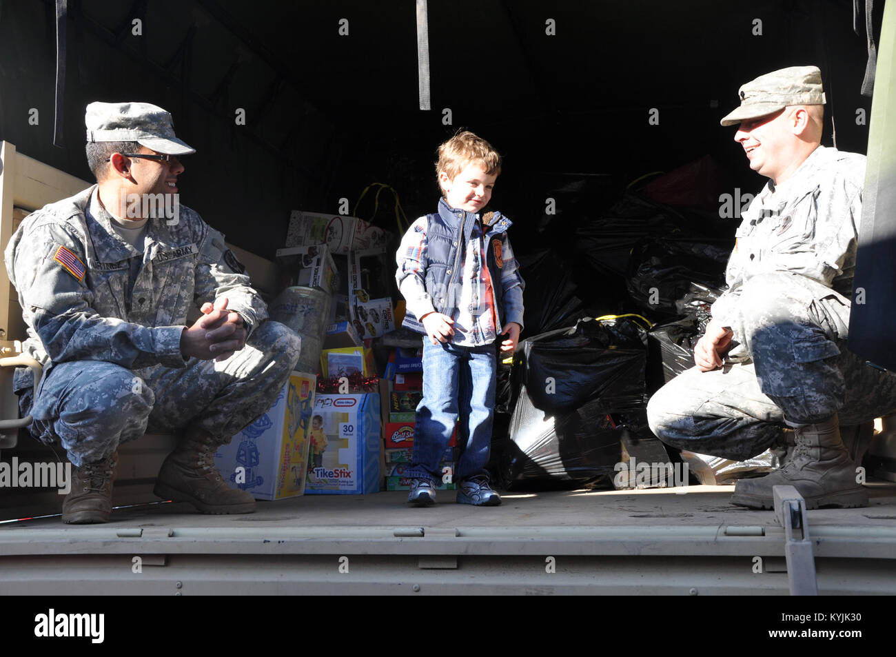 US military army National Guard training and assisting Stock Photo - Alamy
