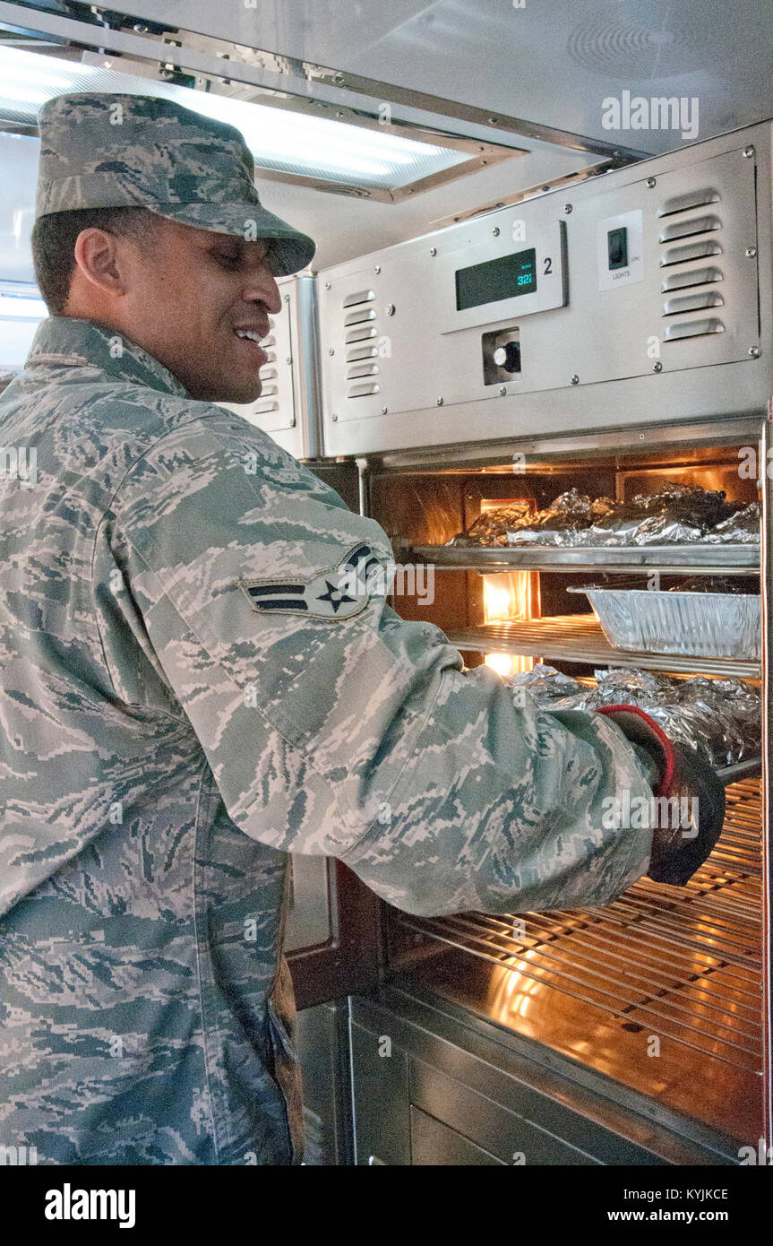 Military kitchen trailer hi-res stock photography and images - Alamy