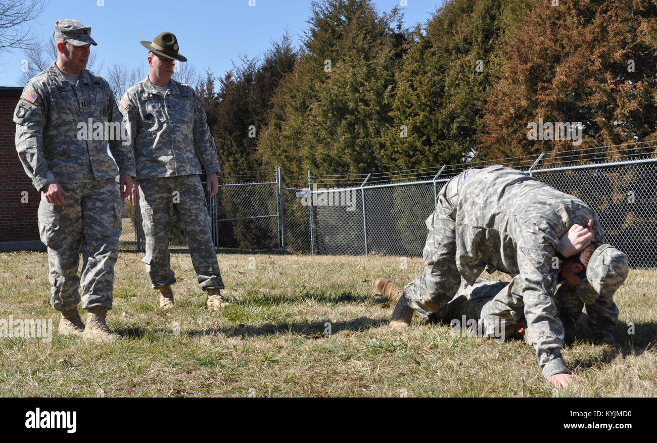 Kentucky Guardsman Cpt. Travis Riley and U.S. Army Reservist Drill ...