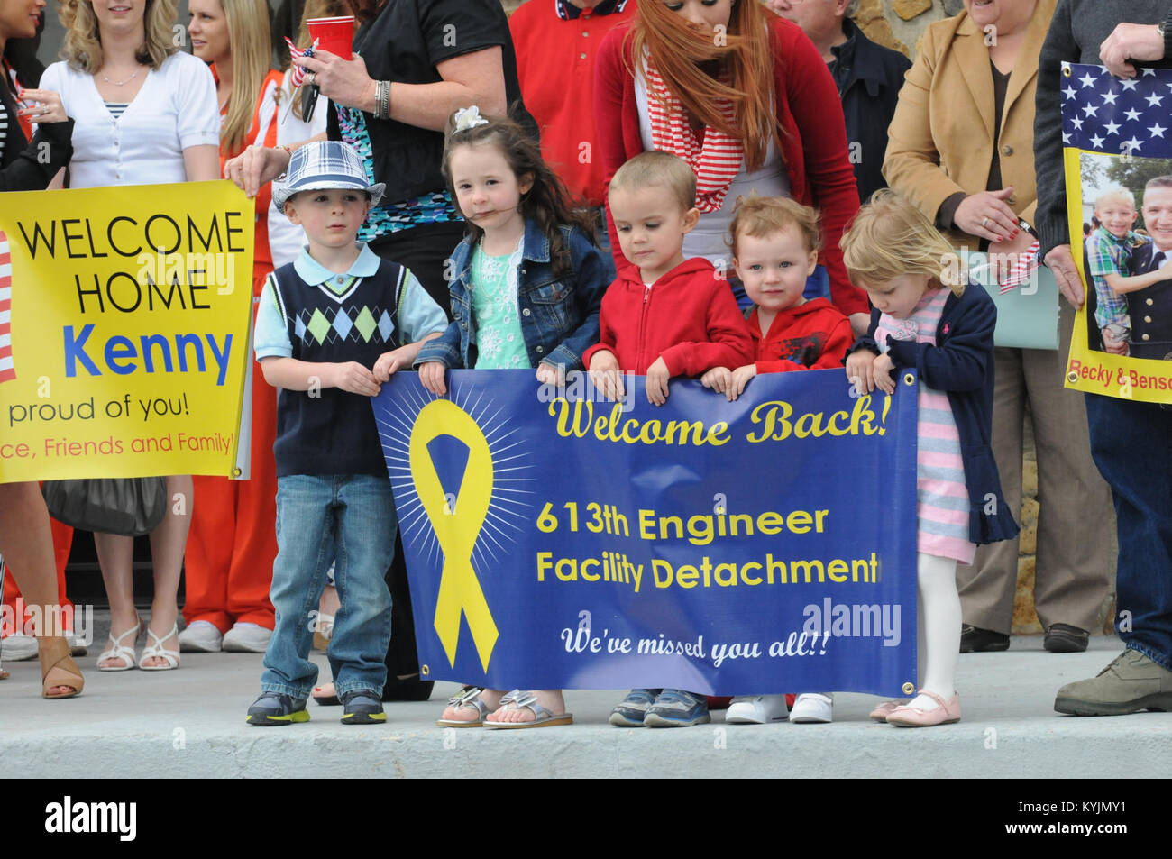 Soldiers of the 613th Engineer Facilities Detachment are welcomed back ...