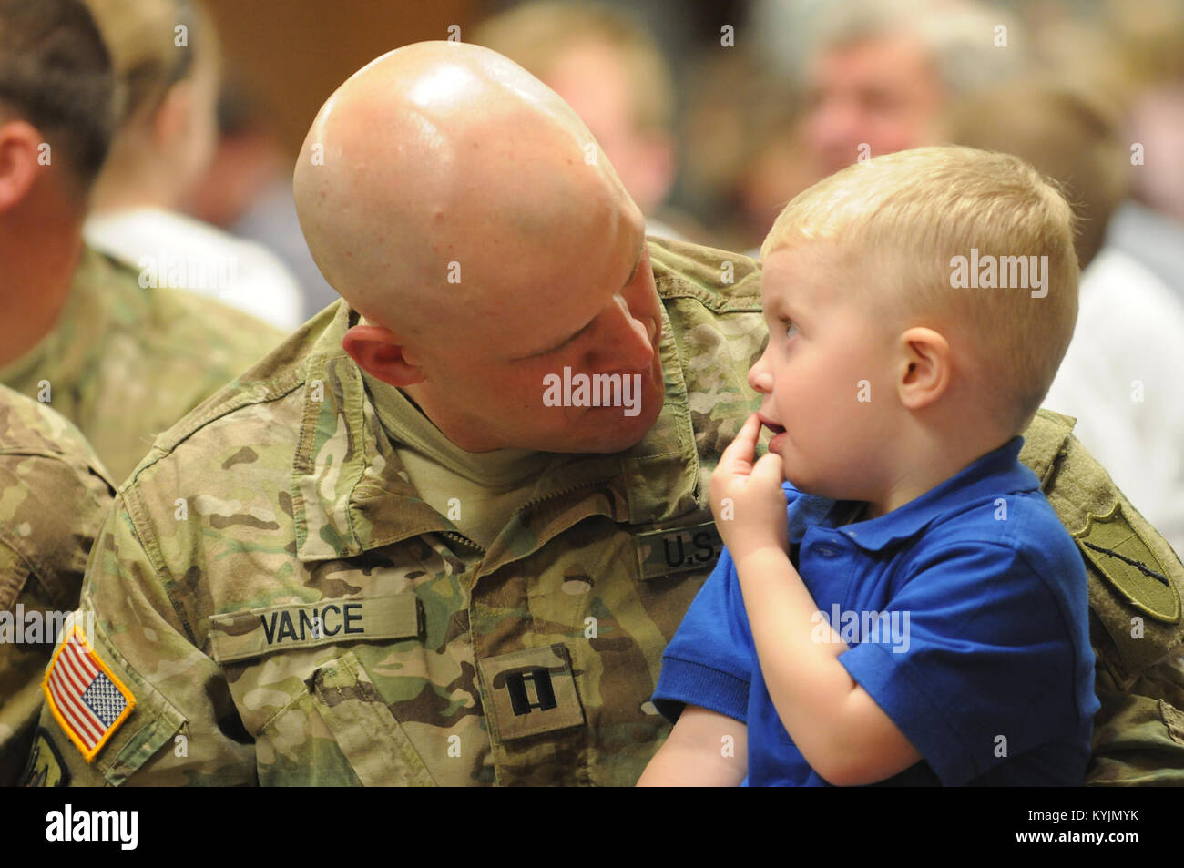 Soldiers of the 613th Engineer Facilities Detachment are welcomed back ...