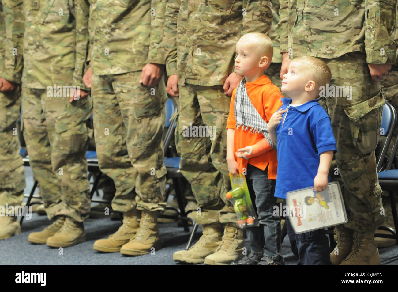 Soldiers of the 613th Engineer Facilities Detachment are welcomed back ...