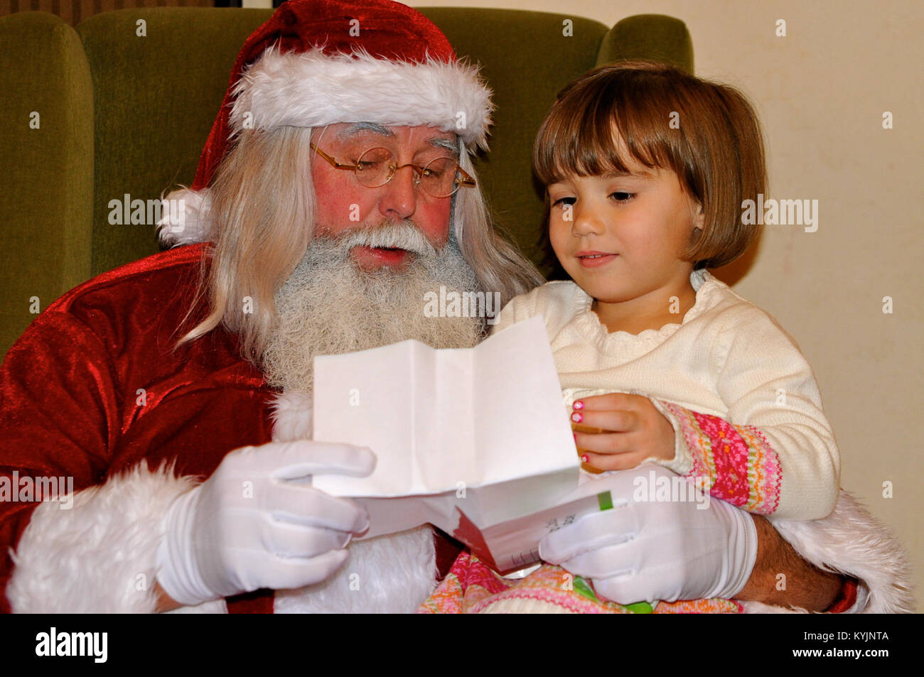 Family friends celebrated holidays hi-res stock photography and images ...