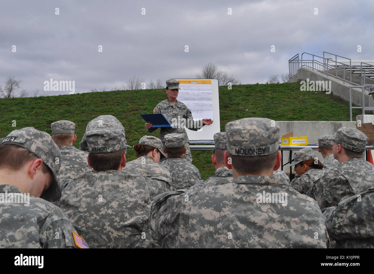 Army national guard recruiter recruit hi-res stock photography and ...