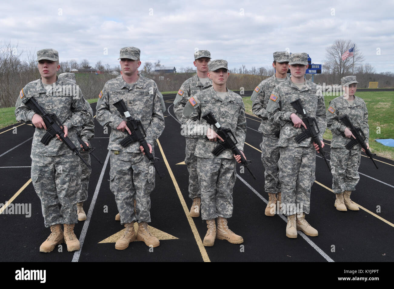 Kentucky National Guard new recruits stand in a tactical squad ...