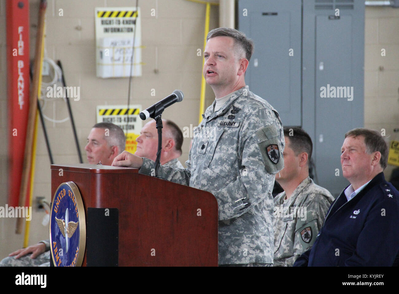Lt. Col. Mike Stephens speaks to Soldiers of Bravo Company, 2nd ...