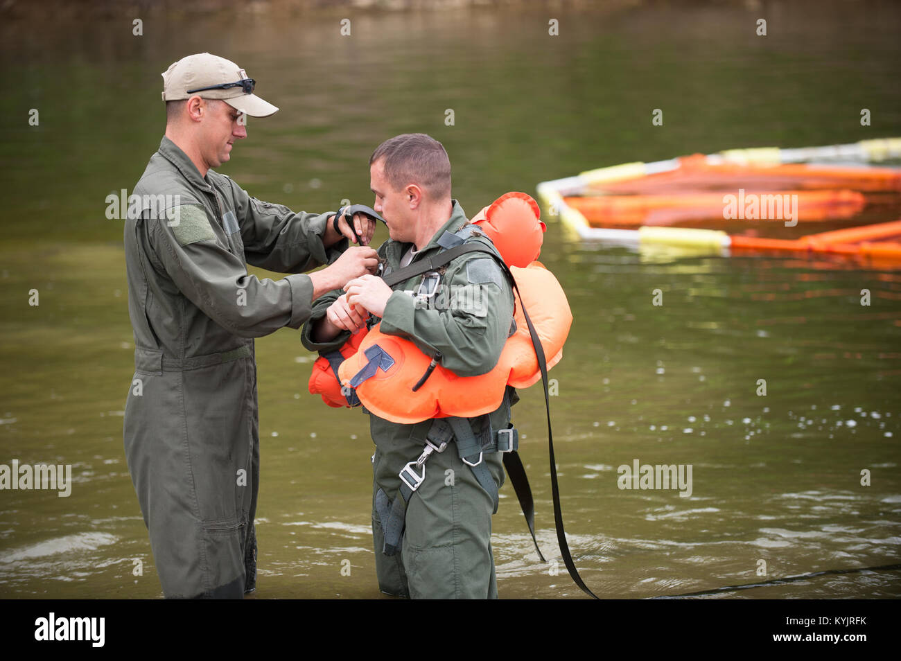 Master Sgt. Brad Simms (left), a loadmaster in the Kentucky Air ...