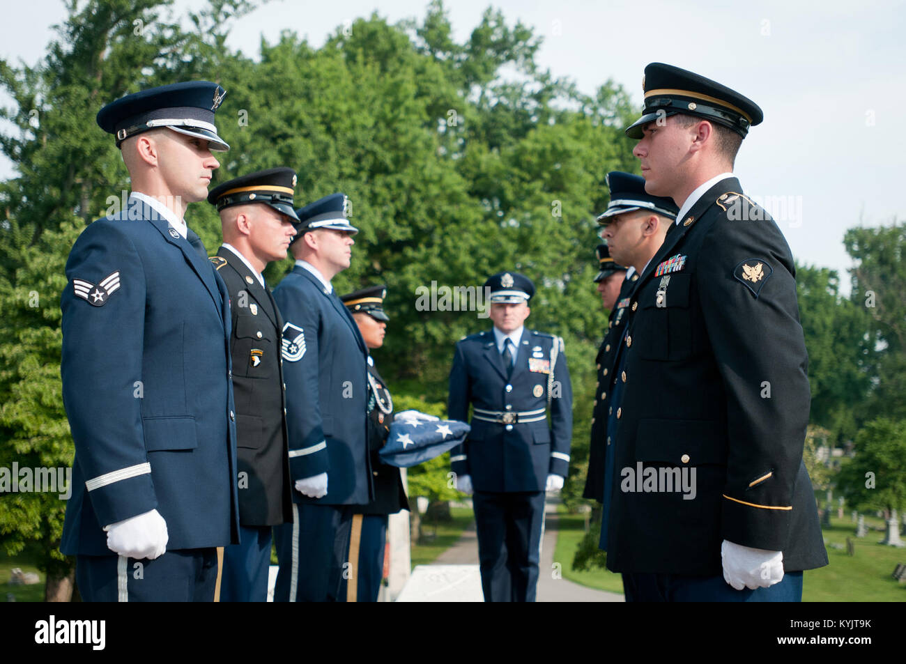 A joint-service Color Guard Team comprised of Kentucky Air and Army ...