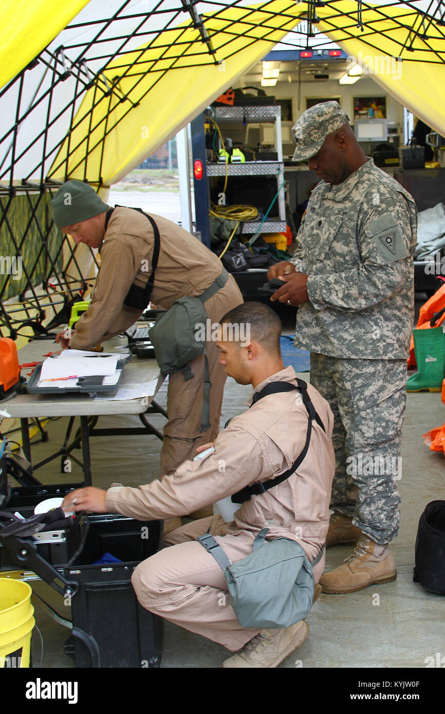 Members of the Ohio National Guard's 52nd Civil Support Team ...