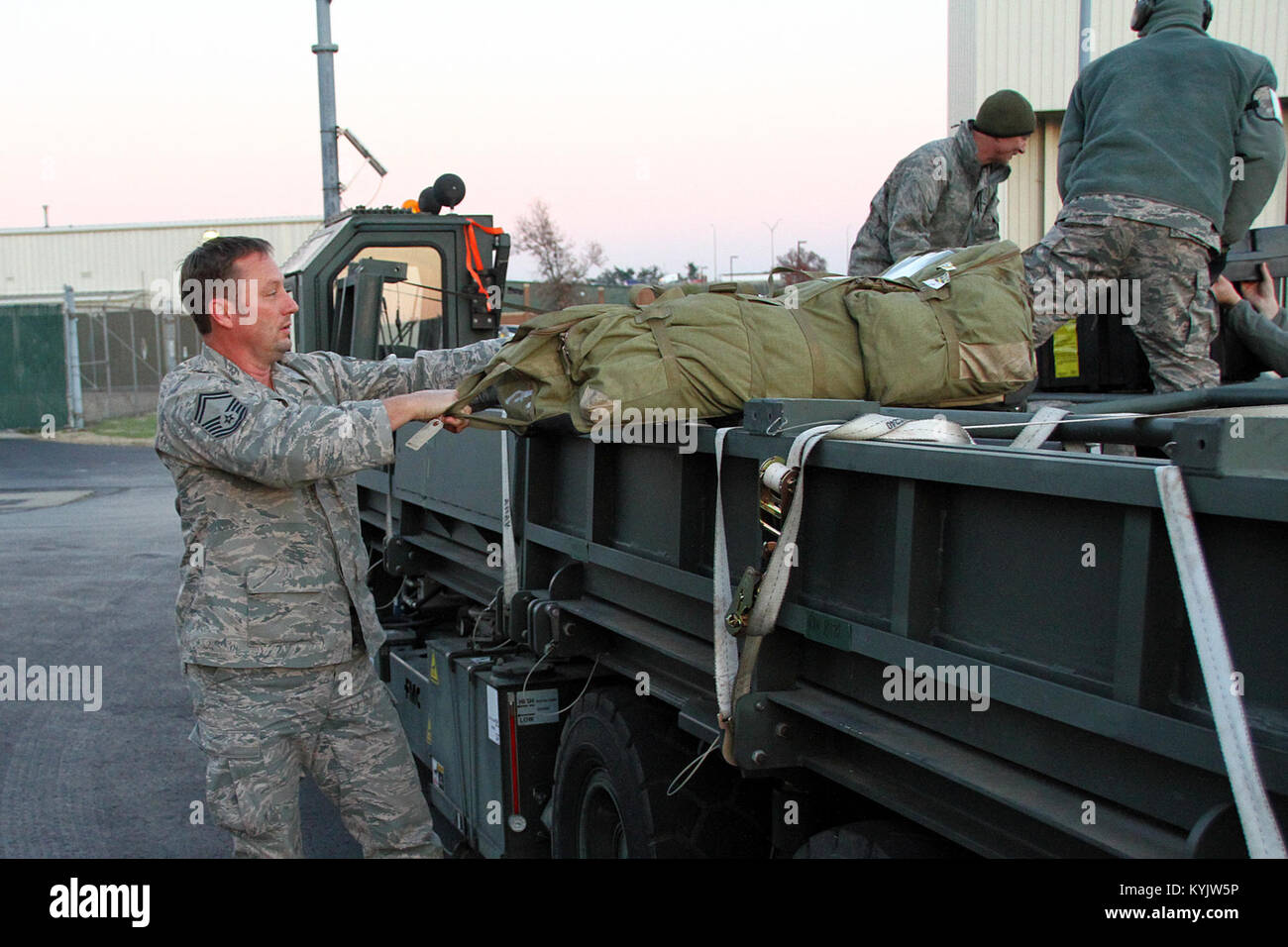123rd contingency response group hi-res stock photography and images ...