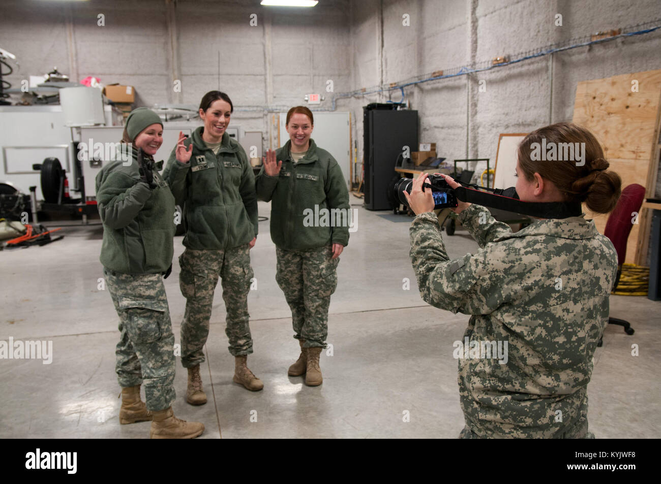 Members of the Kentucky Army National Guard 149th Signal Company ...