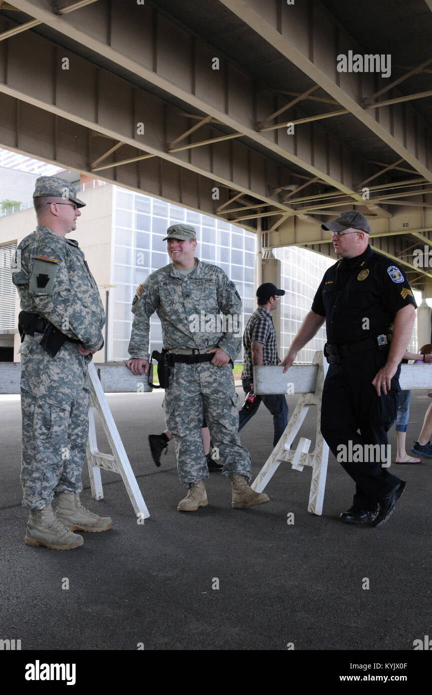 An mp with the 223rd military police company hi-res stock photography ...