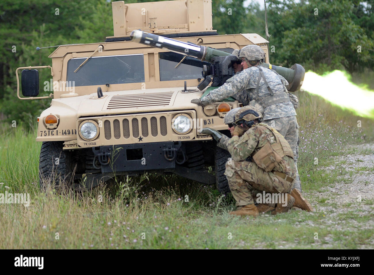Soldiers with Delta Co., 1st Battalion, 149th Infantry fire a Javelin ...