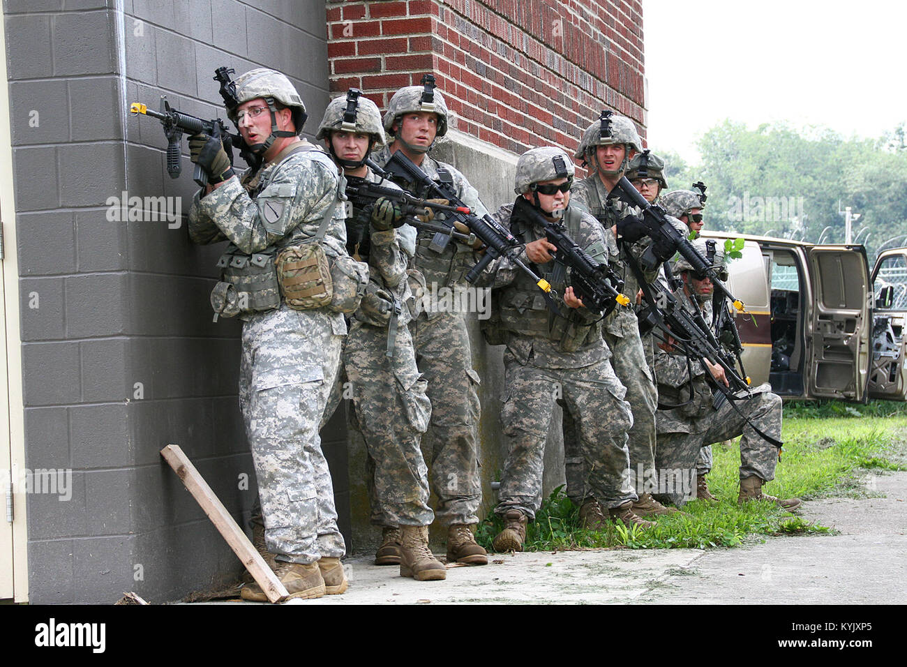 Soldiers with the 1st Battalion, 149th Infantry conducted an air ...