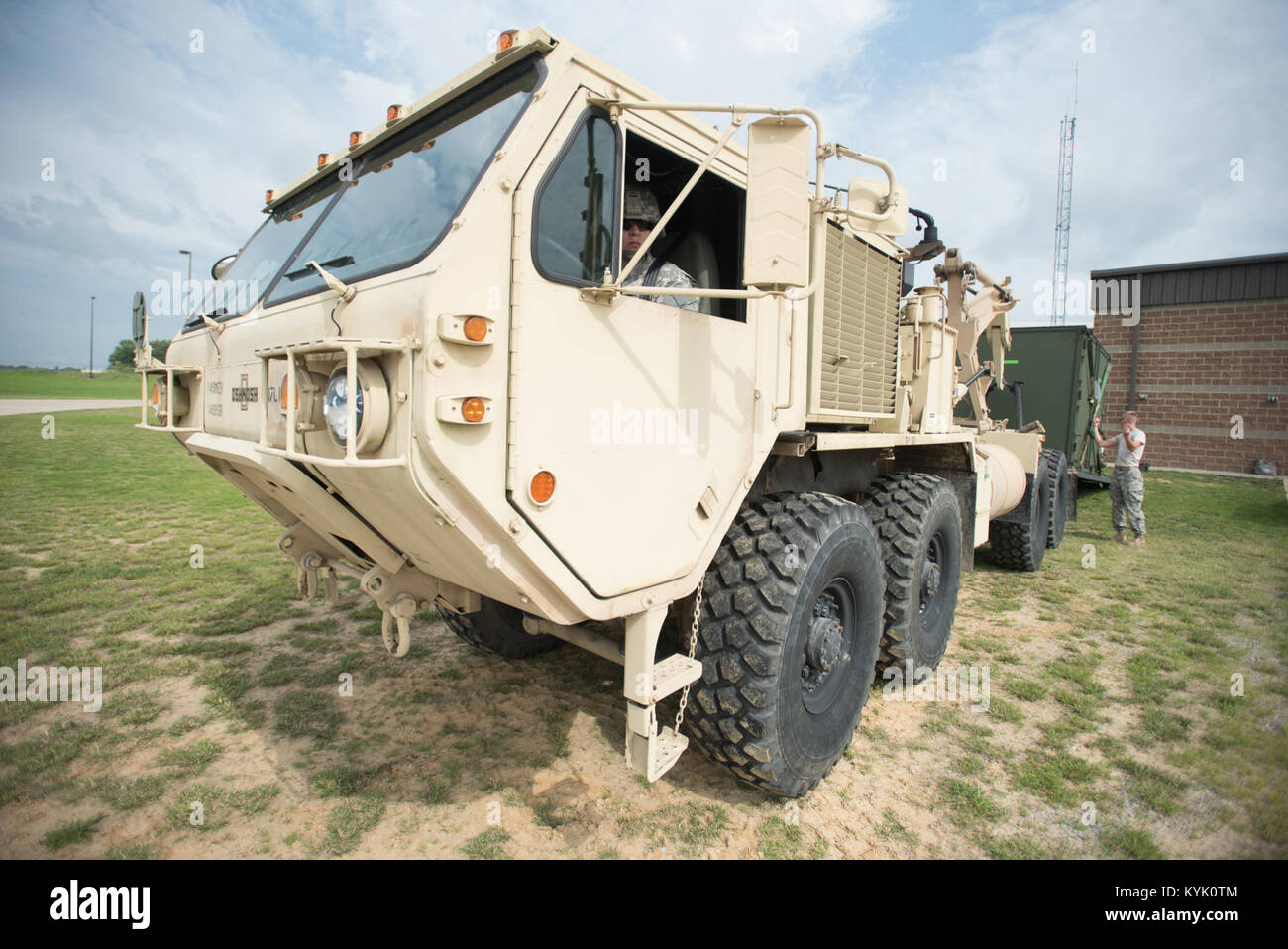 Load handling system hi-res stock photography and images - Alamy
