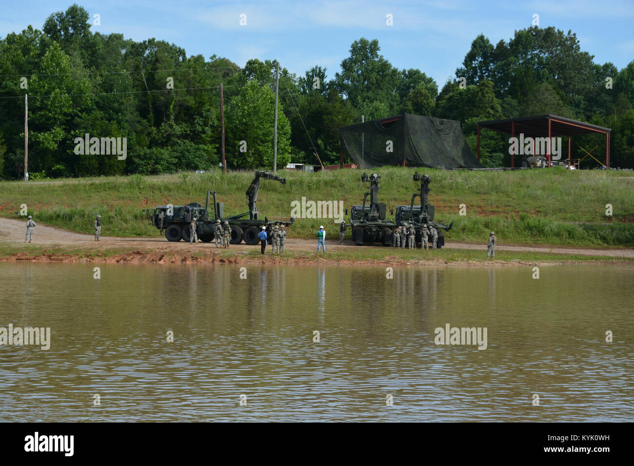 M1977 hemtt common bridge transporter hi-res stock photography and ...