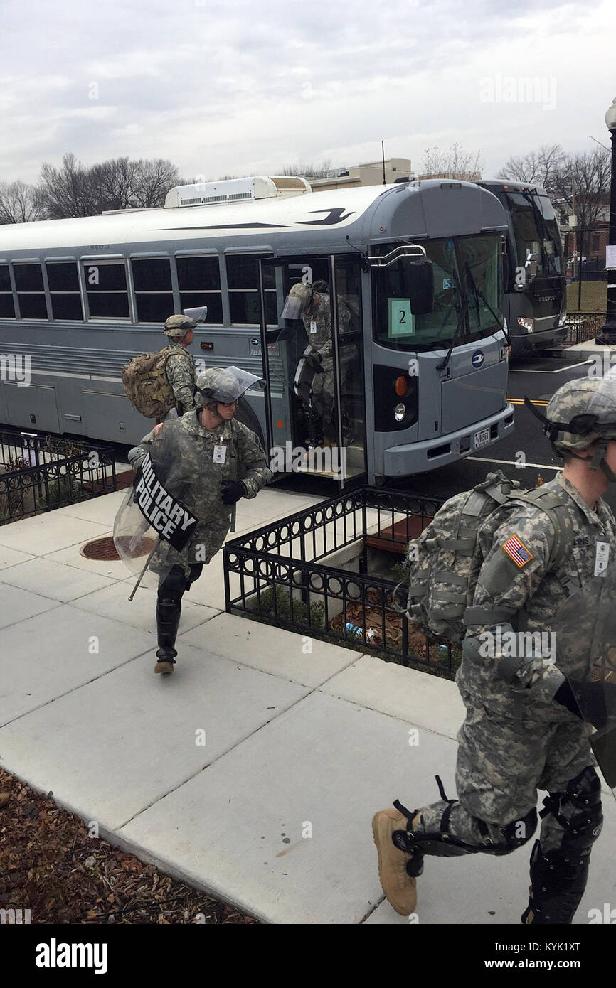 Soldiers with the 198th Military Police Battalion practice riot control ...