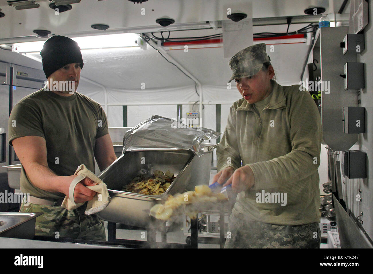 Soldiers with the 2112th Mess Team compete in the Department of the ...
