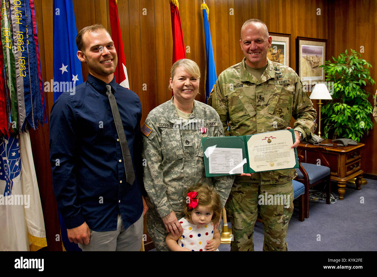 Army meritorious service medal hi-res stock photography and images - Alamy