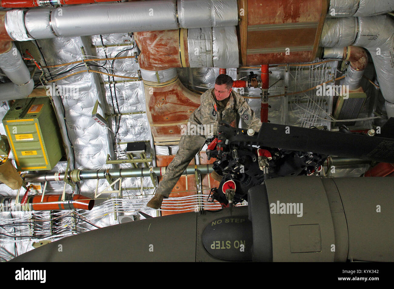 Soldiers with the 63rd Theater Aviation Brigade and Airmen with Hawaii ...
