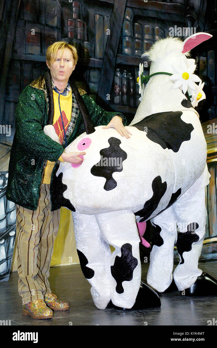 The league of gentlemen gatiss hi-res stock photography and images - Alamy