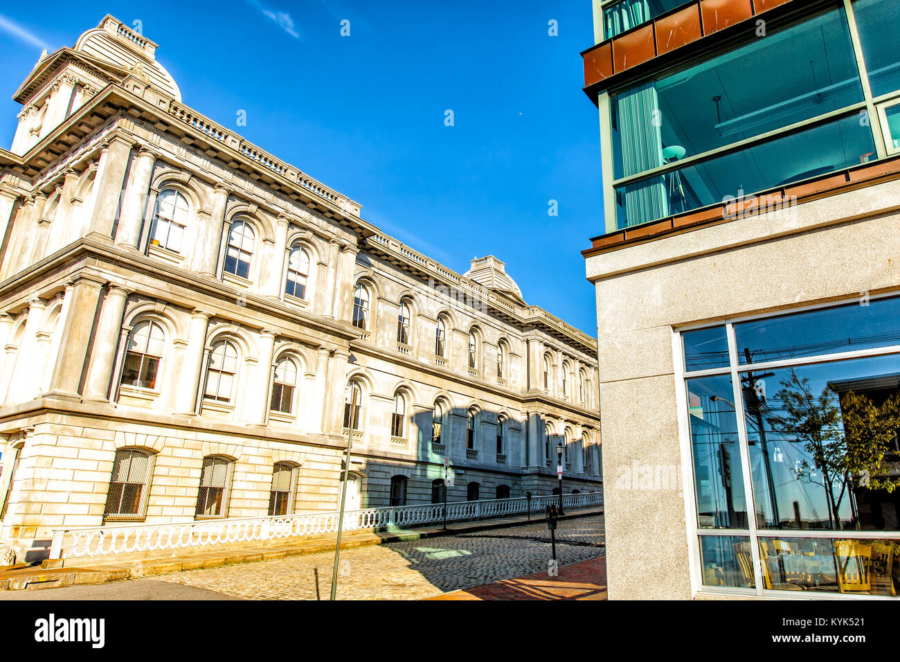 Downtown brick buildings hi-res stock photography and images - Alamy