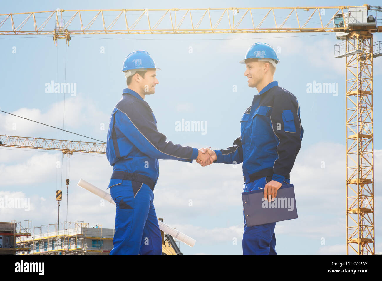 Male construction workers shaking hands hi-res stock photography and ...
