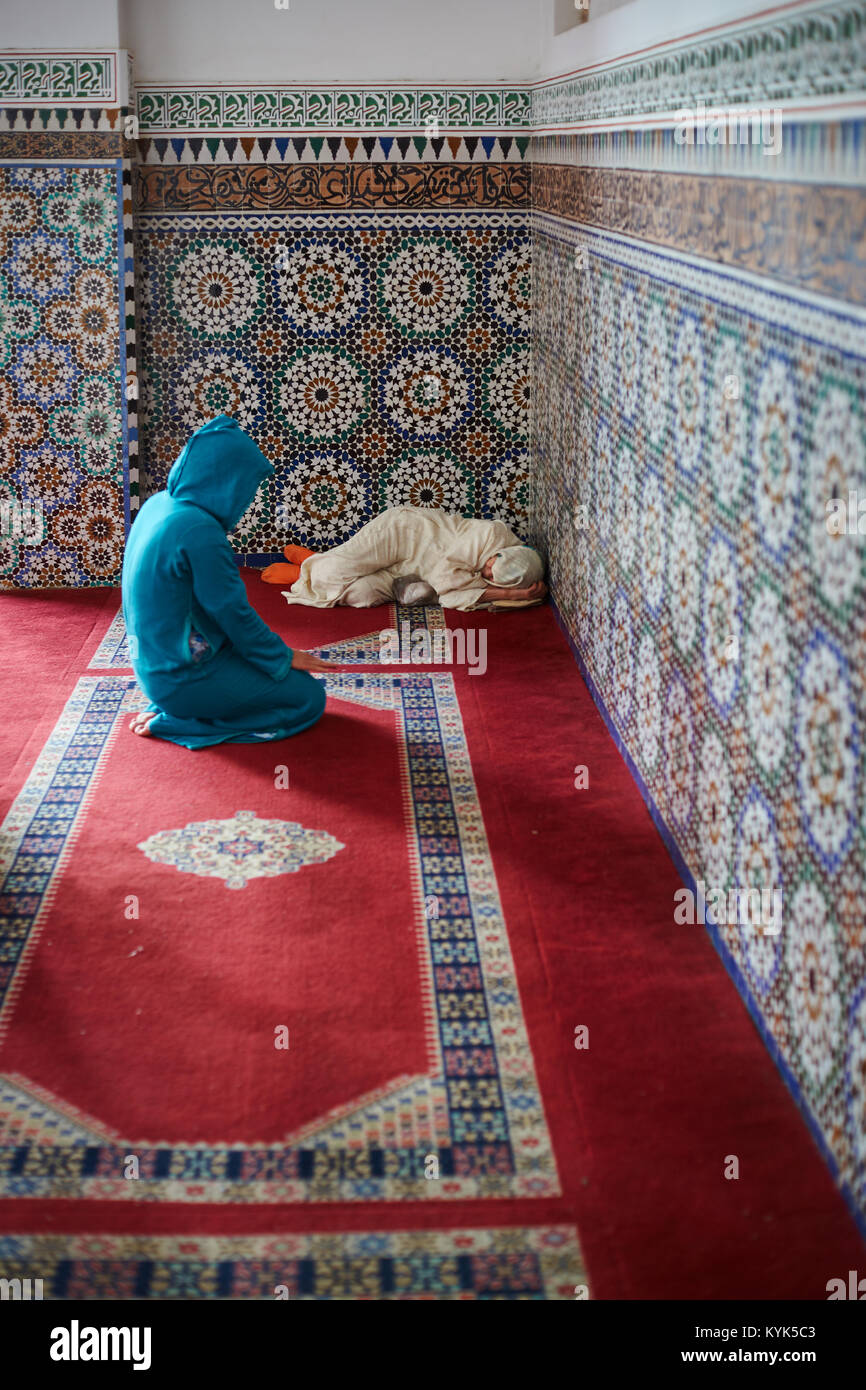 Muslim prayers in Al Quaraouine mosq, Fez, Morocco Stock Photo - Alamy
