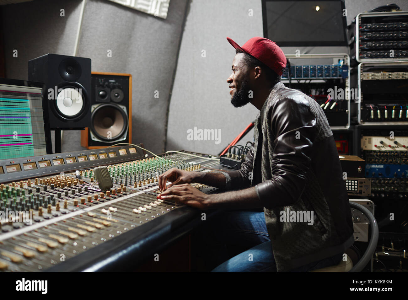 Hardware mixing hi-res stock photography and images - Alamy