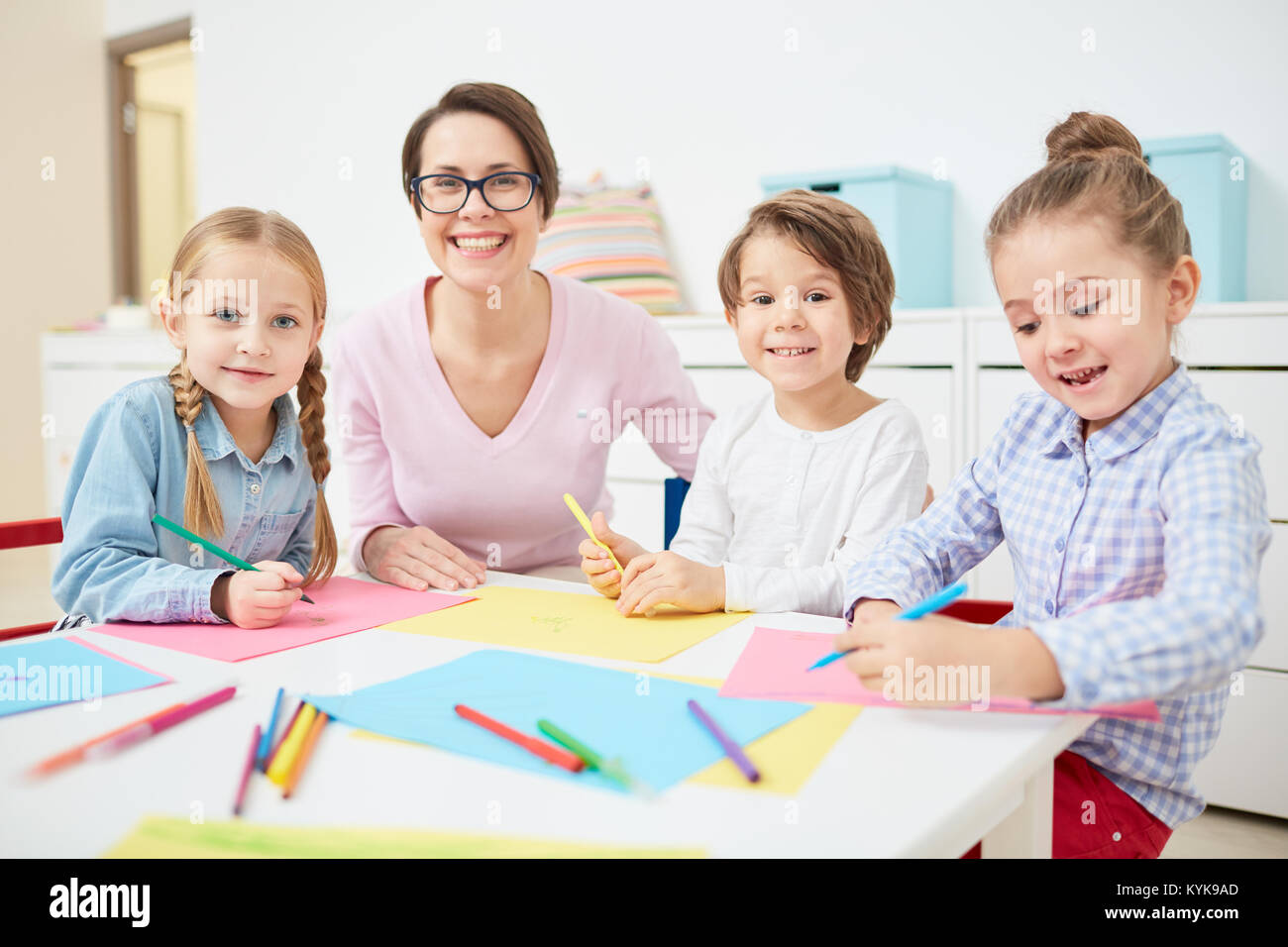 Group drawing hi-res stock photography and images - Alamy