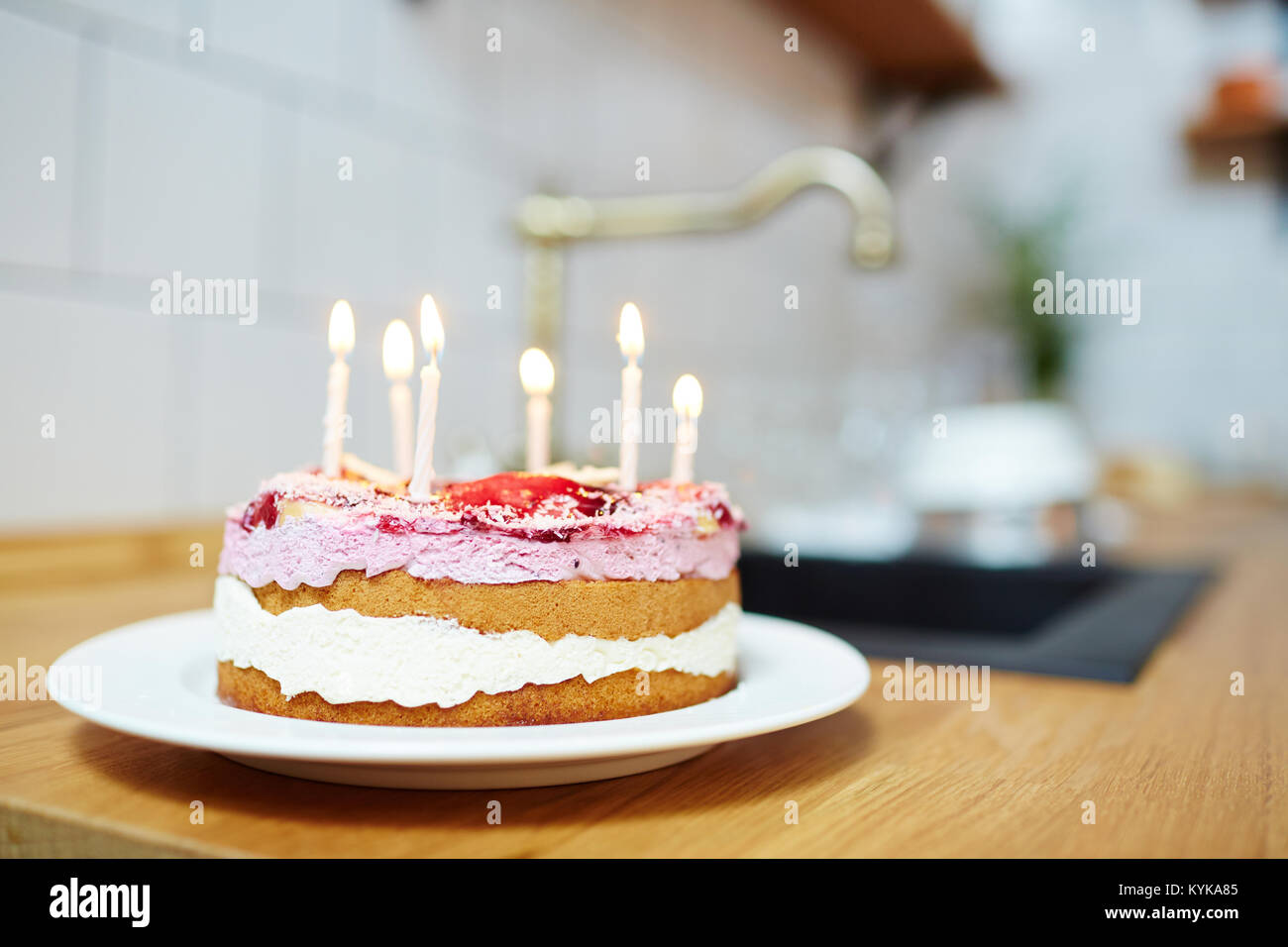 Pastry cake hi-res stock photography and images - Alamy