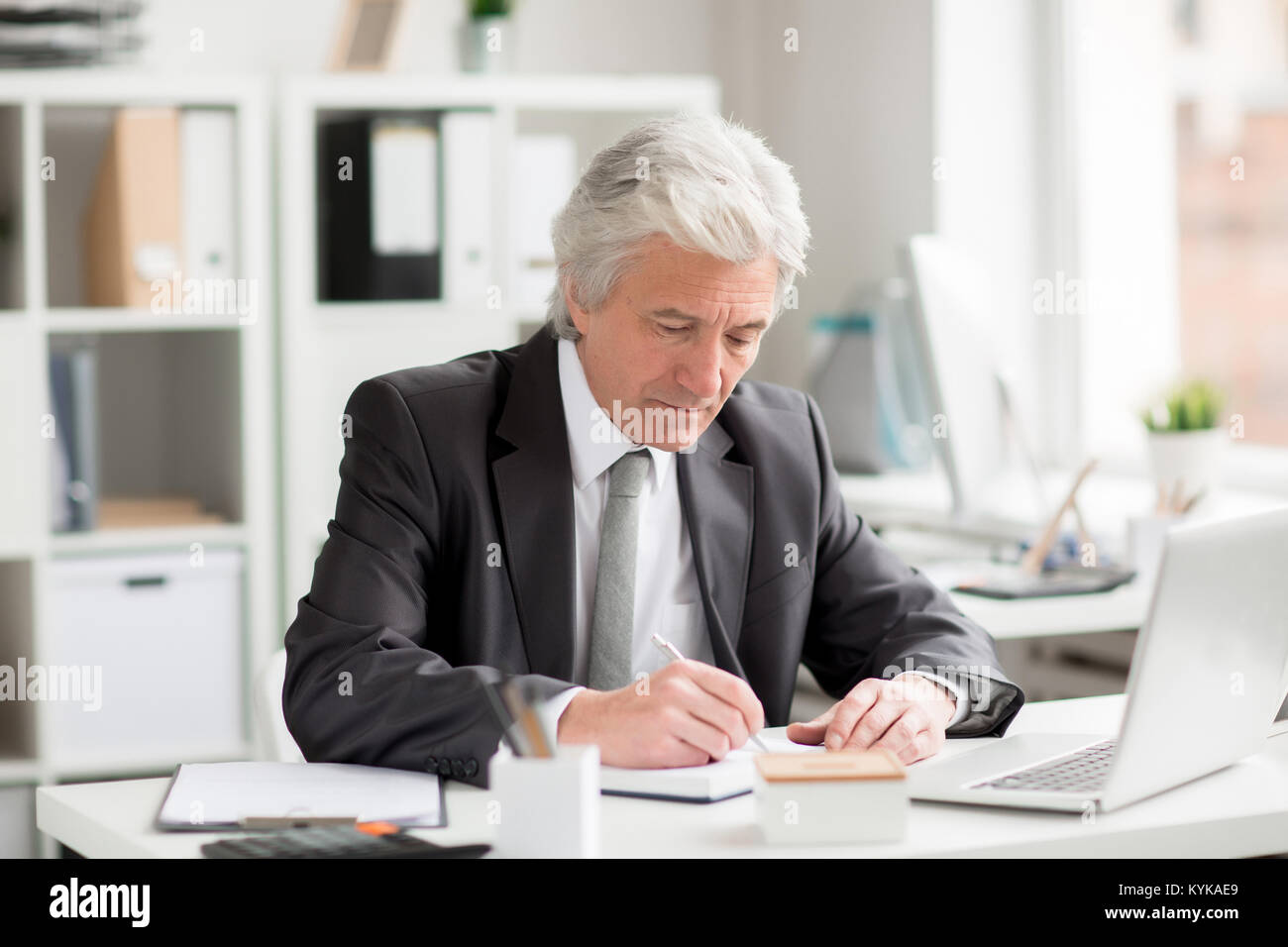 Business organization hi-res stock photography and images - Alamy