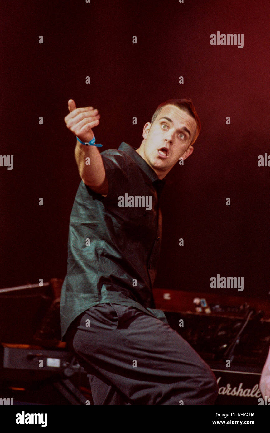 Robbie williams early hi-res stock photography and images - Alamy