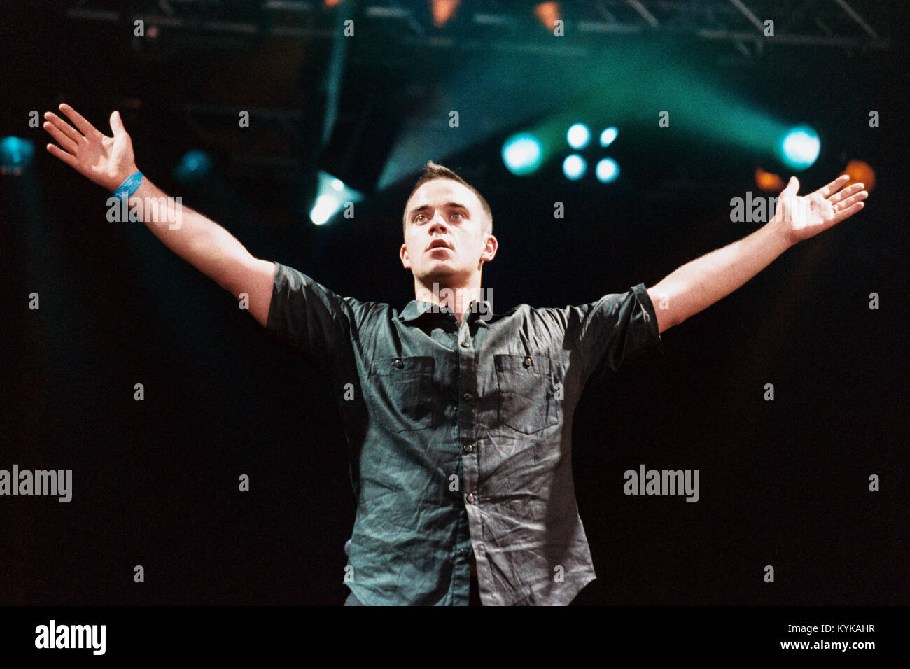 Robbie williams early hi-res stock photography and images - Alamy