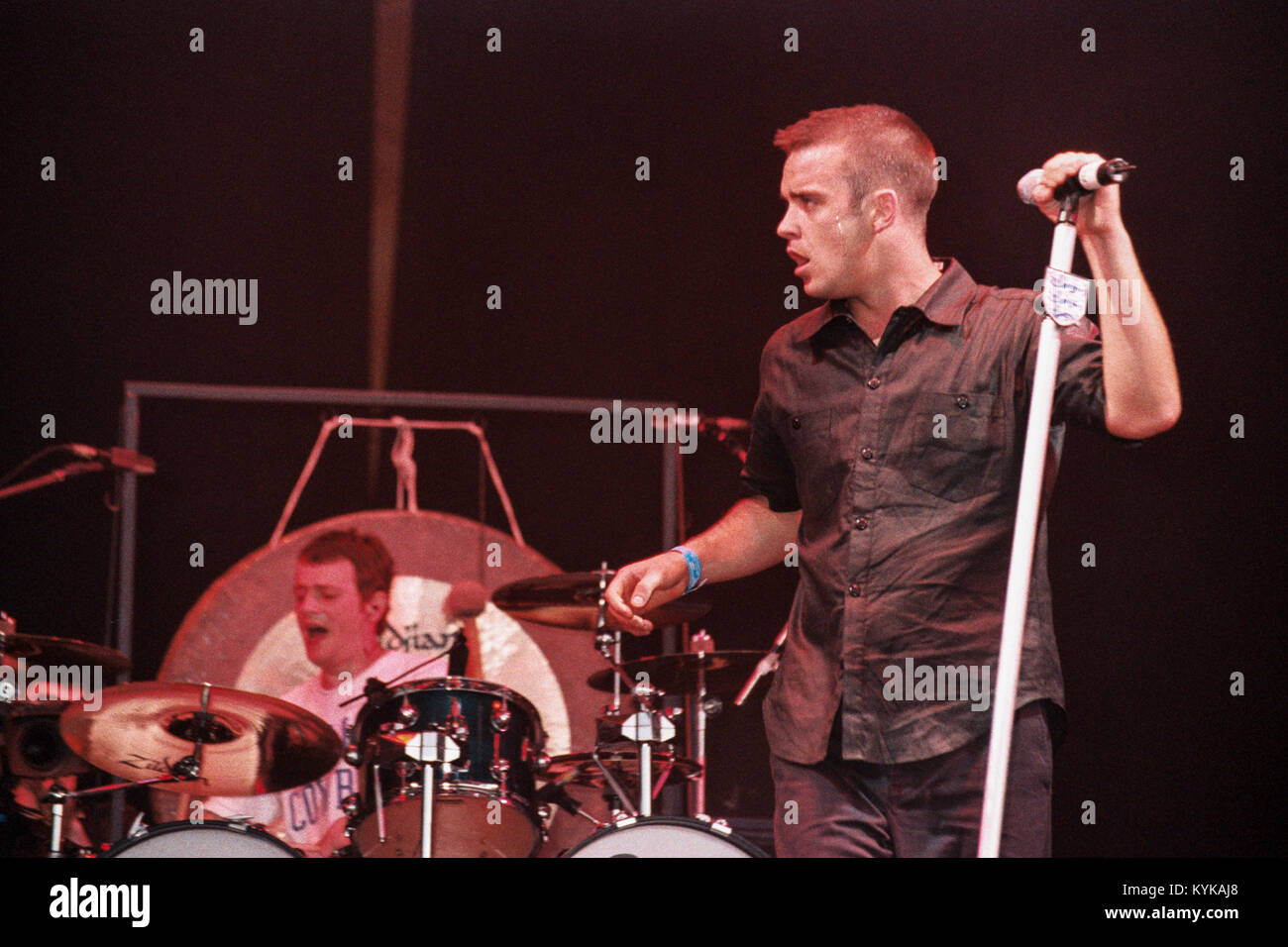 Robbie williams at glastonbury hi-res stock photography and images - Alamy