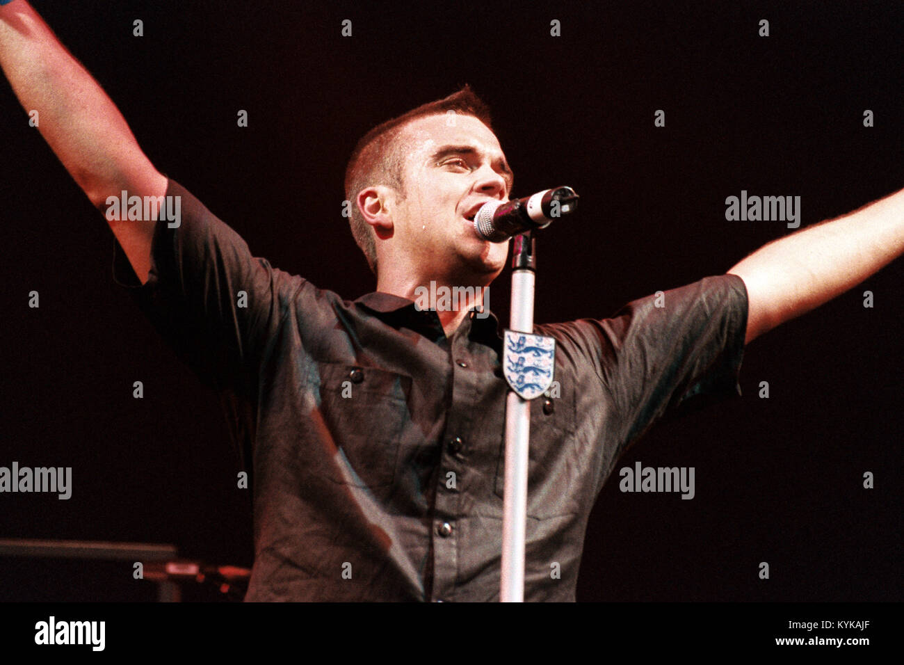 Robbie williams early hi-res stock photography and images - Alamy