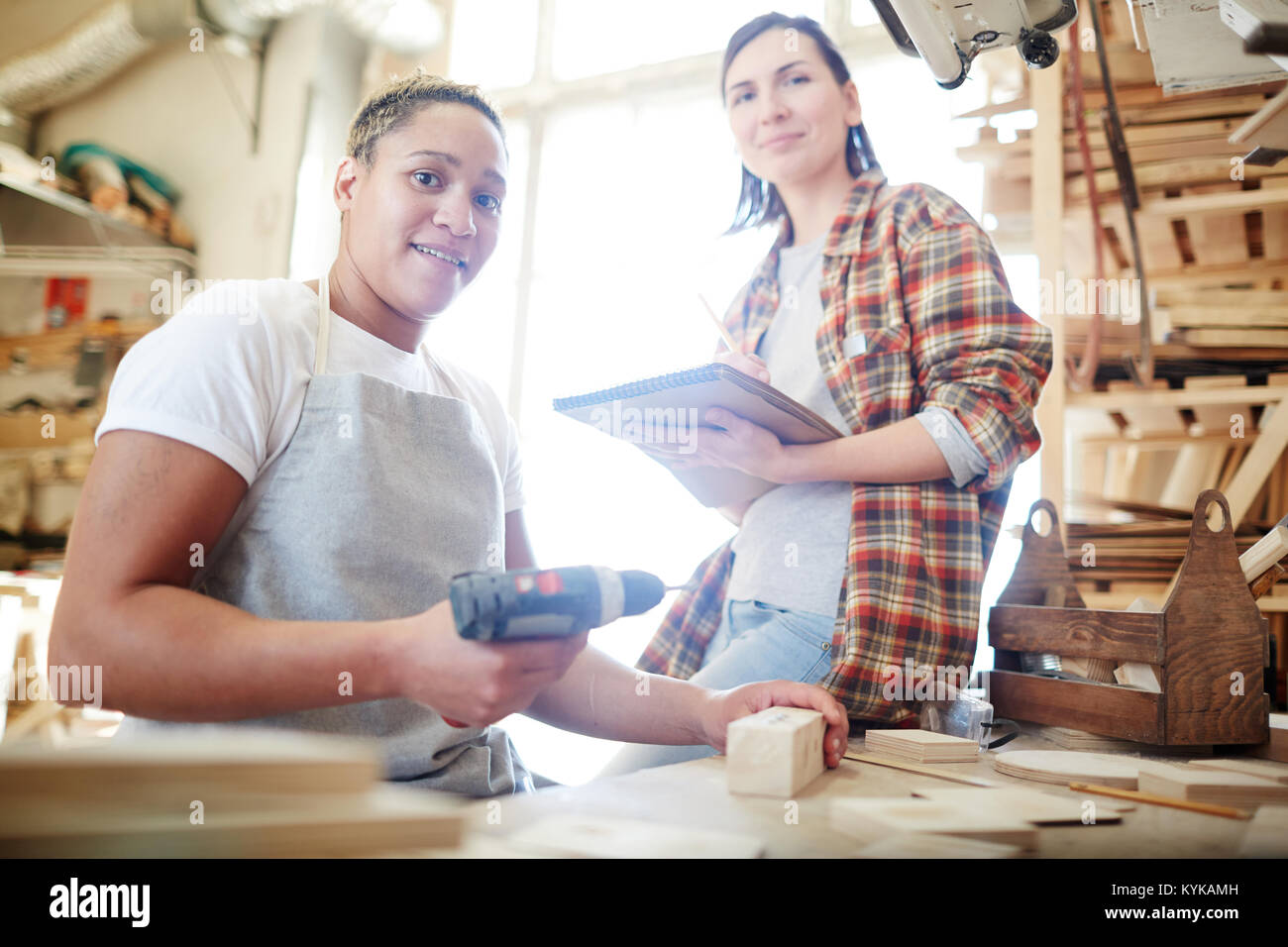 Carpentry team hi-res stock photography and images - Alamy