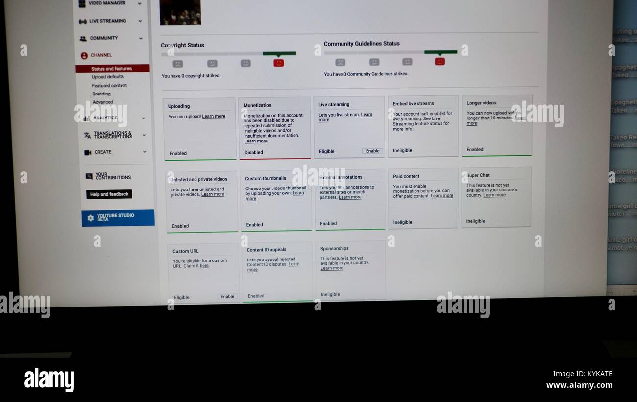 Scam report hi-res stock photography and images - Alamy