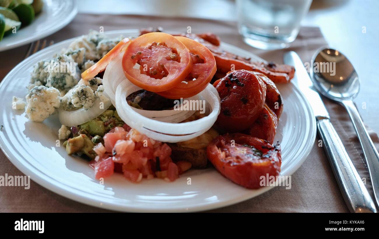 Hambuger on grill hi-res stock photography and images - Alamy